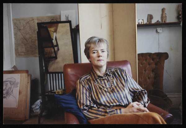 Photograph of Elizabeth Tollinton, posing for her portrait in Marie ...