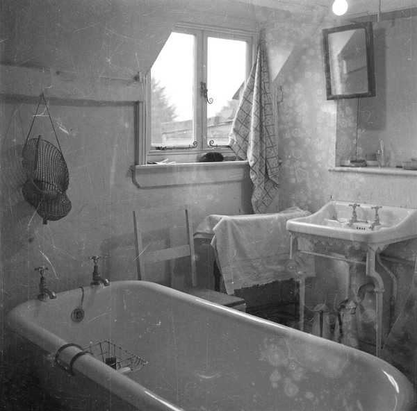 Photograph showing the interior of a bathroom‘, Nigel Henderson, [1949 ...