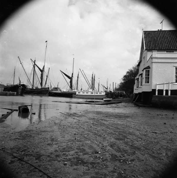 Photograph of the Butt and Oyster public house at Chelmondiston ...