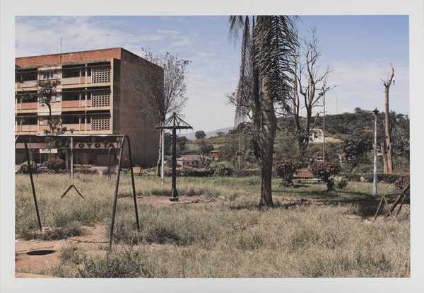 ‘Park in the centre of town, Gabela, Angola‘, Guy Tillim, 2008 | Tate
