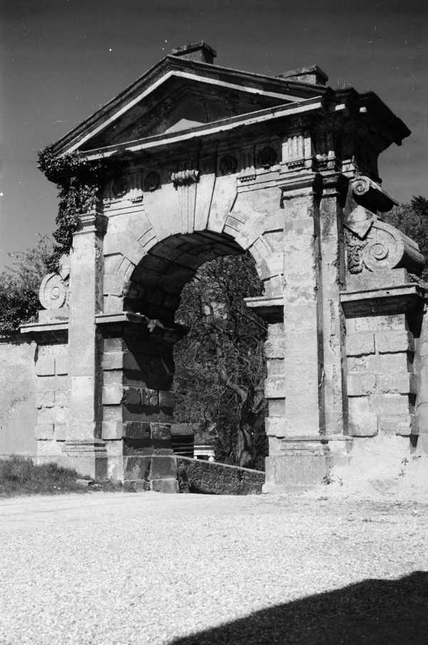 Photograph of the gate into the forecourt of Stowe House ...