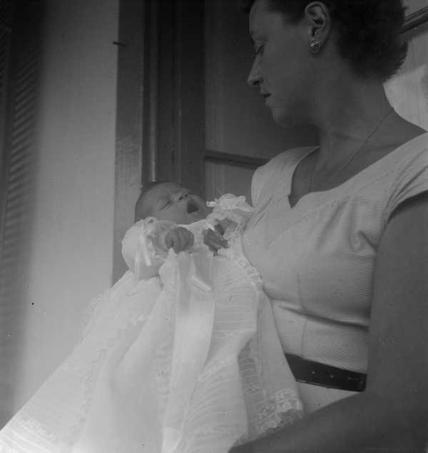 Photograph of Mollie Gordon holding her daughter, Maria‘, Eileen Agar ...