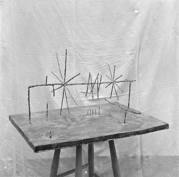 Photograph showing the artwork ‘Mobile stabile’ by William Turnbull ...