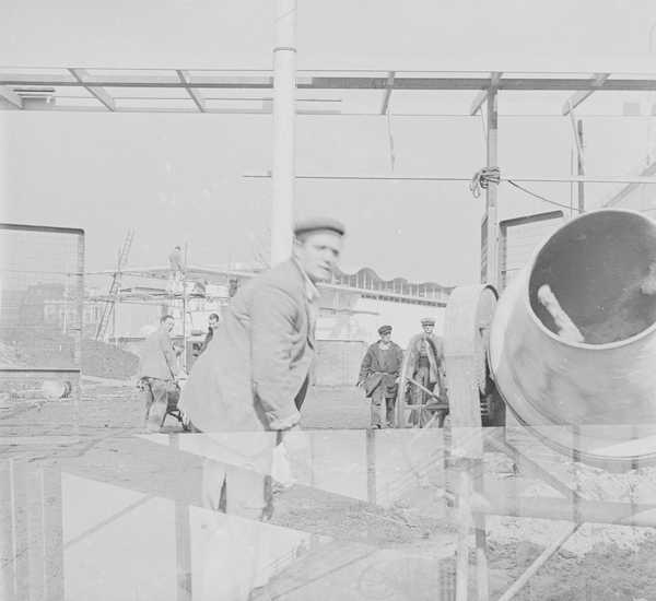 Photograph of men working‘, Nigel Henderson, [c.1951]‘, Nigel Henderson ...