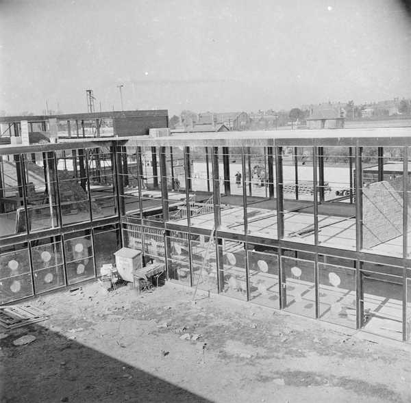 Photograph showing exterior of Hunstanton Secondary Modern School ...