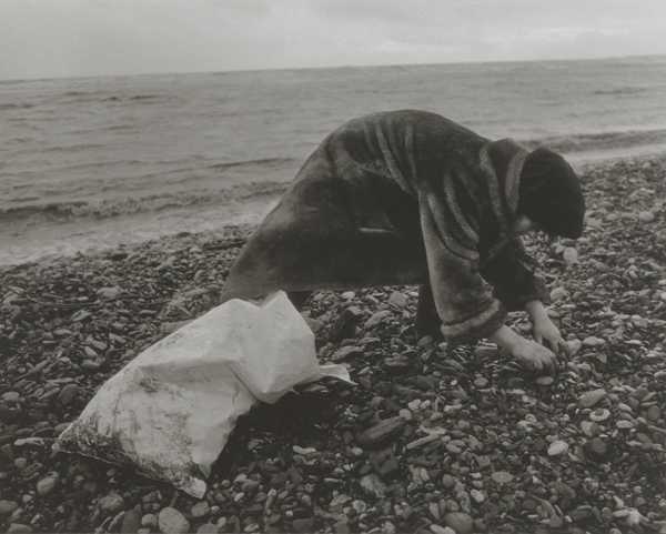 ‘Moira hand-picking in the very good fur coat‘, Chris Killip, 1984 ...