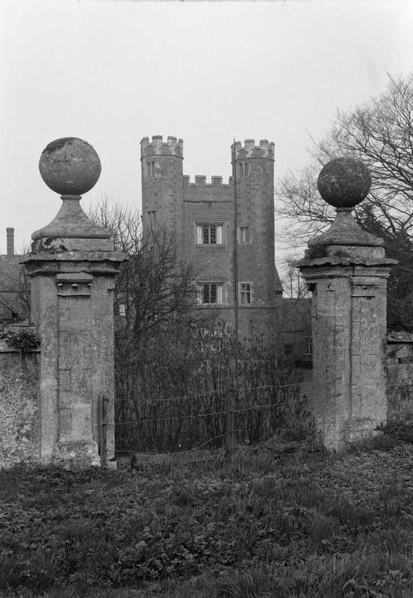 Photograph of Hanwell Castle in Hanwell, Oxfordshire‘, John Piper, [c ...