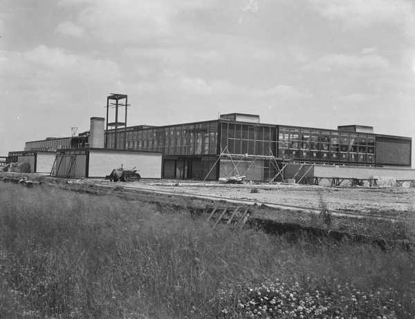 Photograph showing the exterior of Hunstanton Secondary Modern School ...