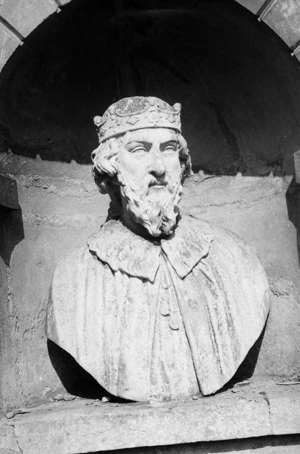 Photograph of the bust of King Alfred at the Temple of British Worthies ...