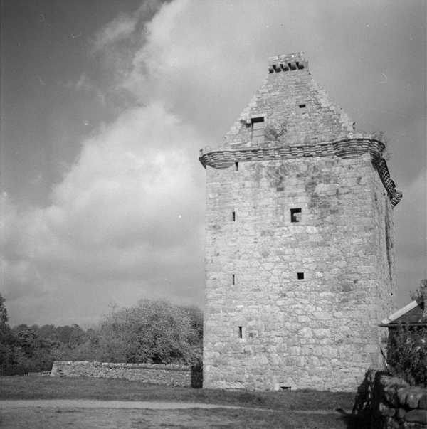Photograph of the ruin of Gilnockie Tower near Canonbie, Scotland ...