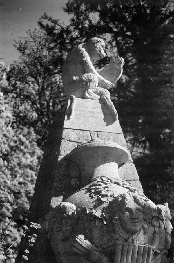 Photograph of Congreve monument in Stowe, Buckinghamshire‘, John Piper ...