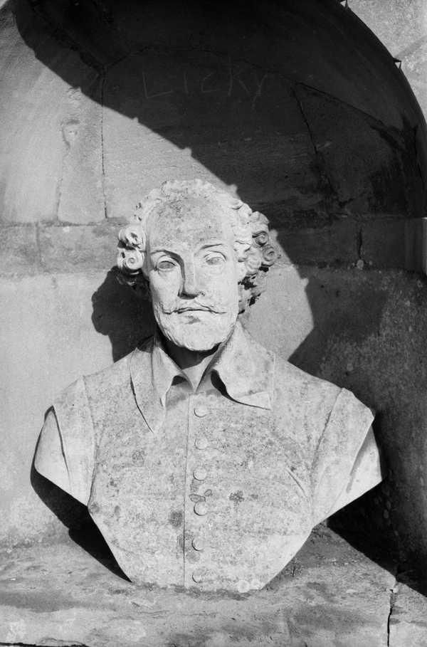 Photograph of the bust of William Shakespeare at the Temple of British ...