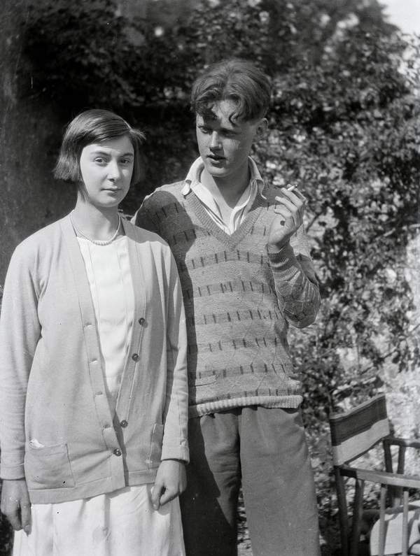 Black and white negative of Rachel McCarthy and Quentin Bell standing ...