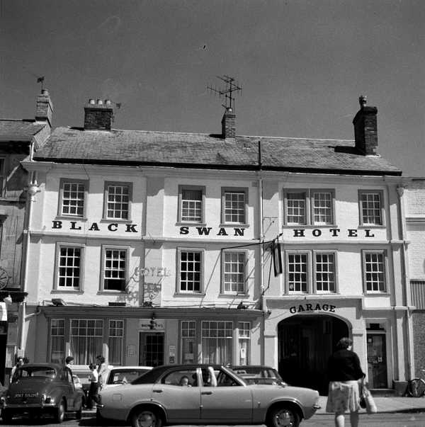 Photograph of The Black Swan Hotel in Devizes, Wiltshire‘, John Piper ...