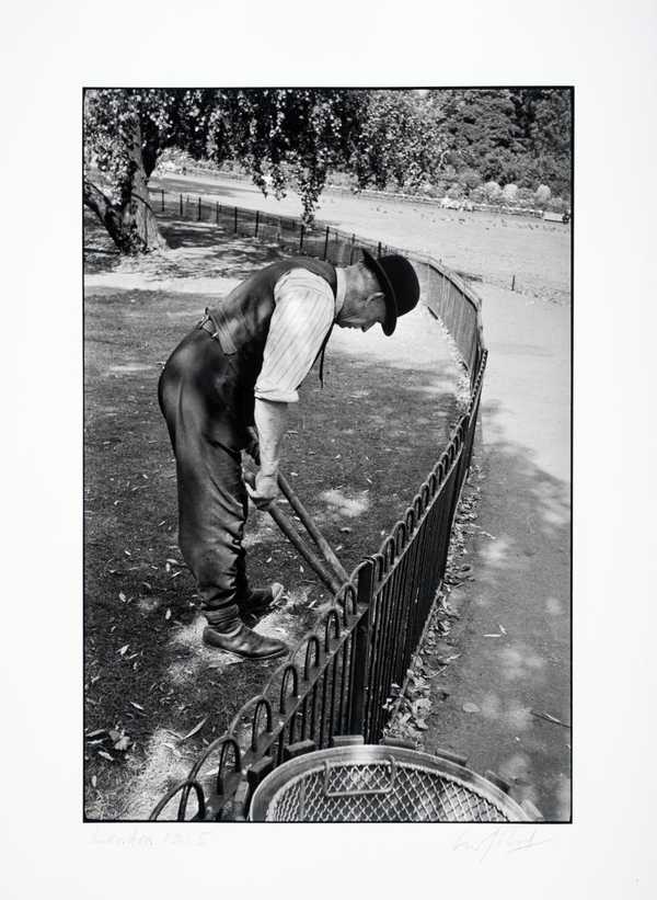 ‘St James Park‘, Marc Riboud, 1954, later print | Tate