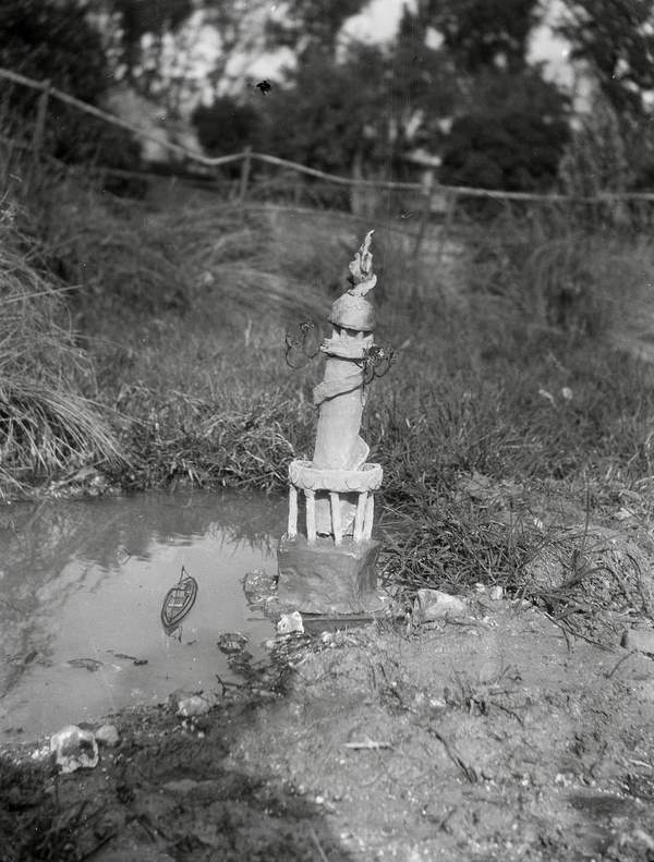 Black and white negative of a clay sculpture by Quentin Bell at ...