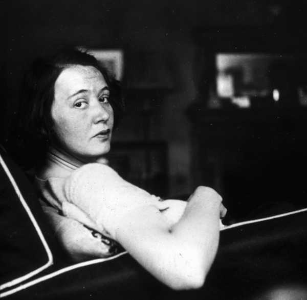 Black and white glass lantern slide of Mollie Gordon‘, Eileen Agar ...