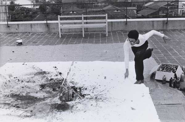 ‘Shimamoto Shozo making a painting by hurling glass bottles of paint ...