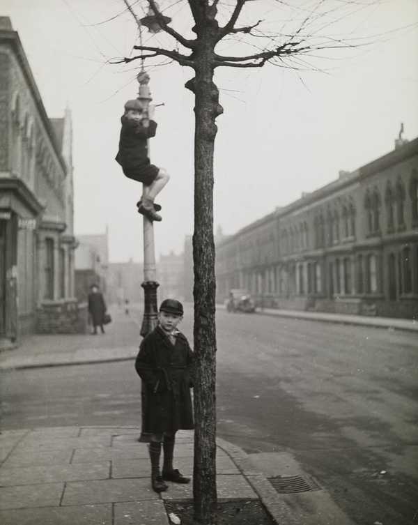 ‘Untitled, London‘, Nigel Henderson, c.1950 | Tate