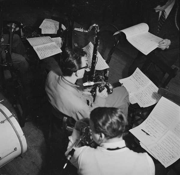 Photograph of unidentified jazz musicians‘, Nigel Henderson‘, Nigel ...
