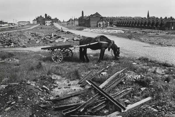 ‘Ragman’s Horse and Cart by Union Road (Byker)‘, Sirkka-Liisa Konttinen ...