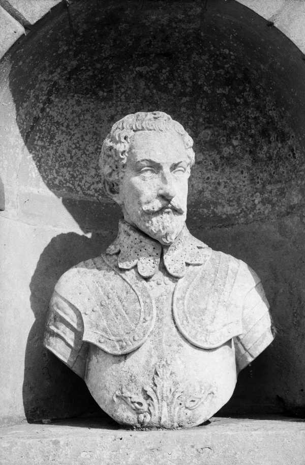 Photograph of the bust of Walter Raleigh at the Temple of British ...