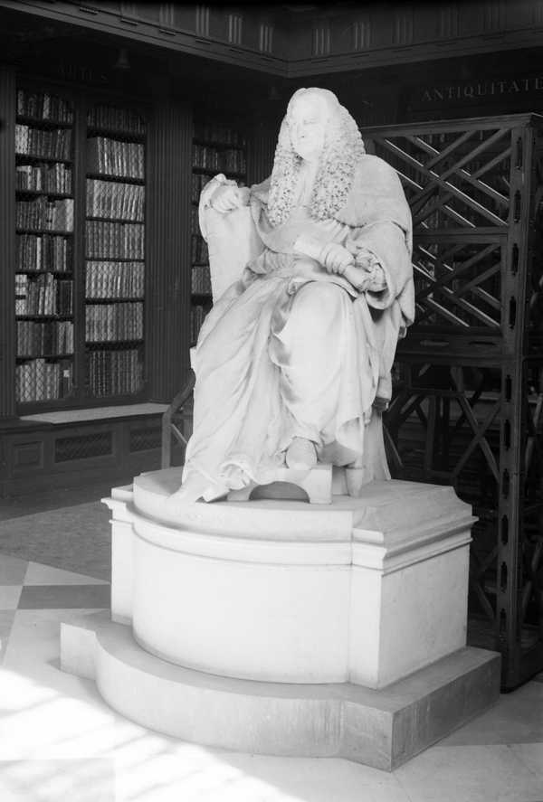 Photograph of the Sir William Blackstone statue at Codrington Library ...