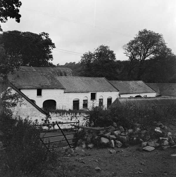 Photograph of buildings in Gwaun Valley near Pontfaen, Pembrokeshire ...