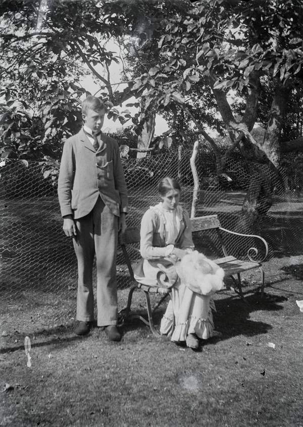 Black and white negative of Adrian Stephen and Virginia Woolf at Fritham House, Lyndhurst, New ...