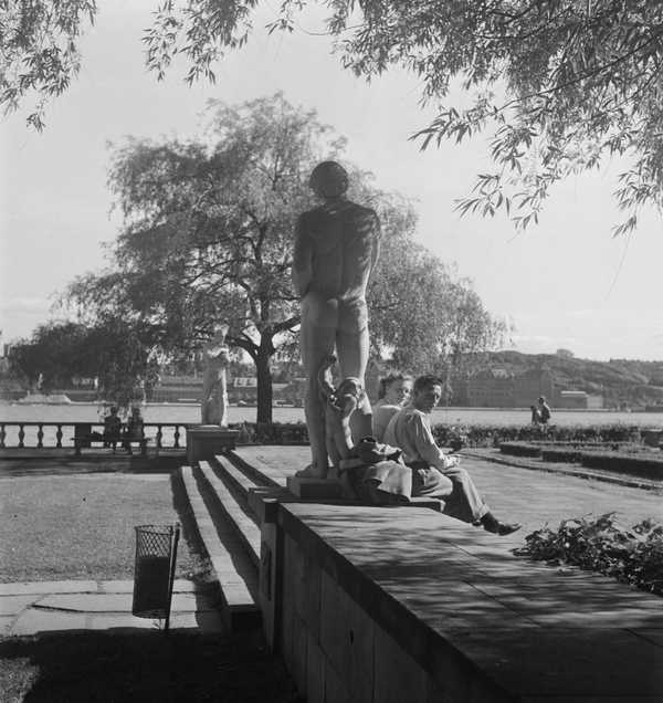 Photograph of people sitting by a statue in a park‘, Eileen Agar ...