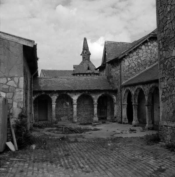 Photograph of the dairy yard at Bemerton Farm, Wilton Estate in ...