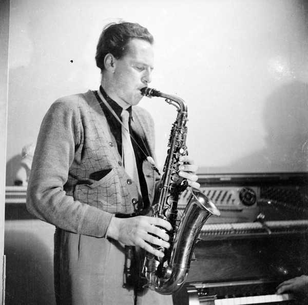 Photograph of a musician performing on saxophone‘, Nigel Henderson, [c ...