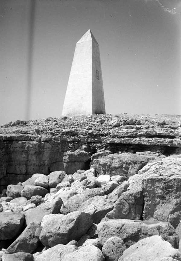 Photograph of sea mark in Isle of Portland, Dorset‘, John Piper, [c ...