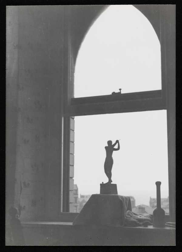 Photograph of small carved figure by Paul Hamann‘, Major H. O. Daniel ...