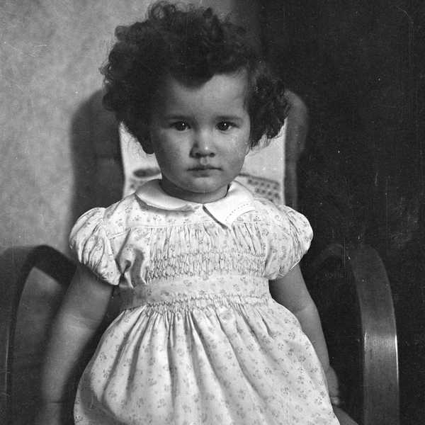 Photograph showing an unidentified young girl‘, Nigel Henderson, [c ...