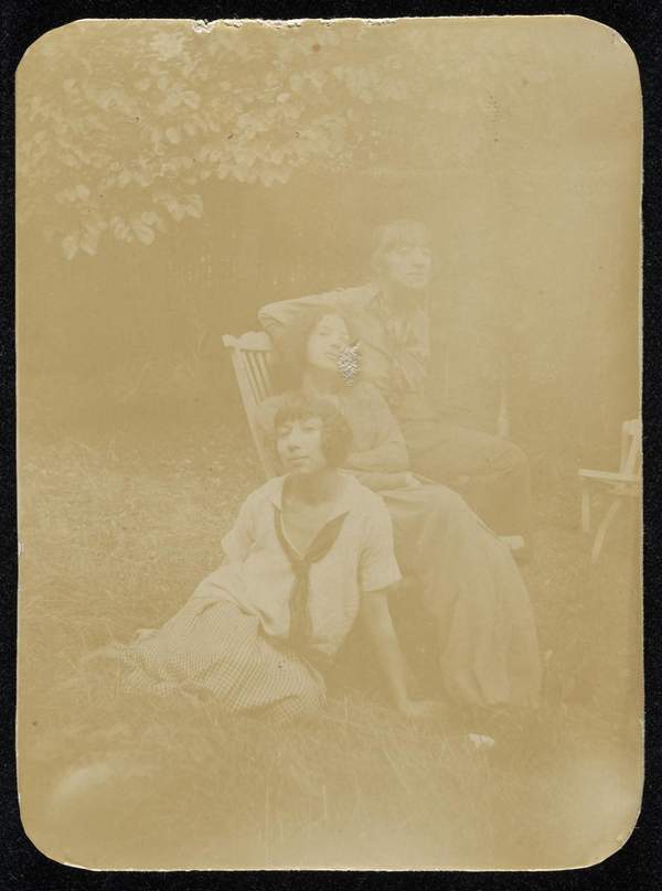 Jacques Lipchitz’s sister Fanya Lipchitz and two other young women ...