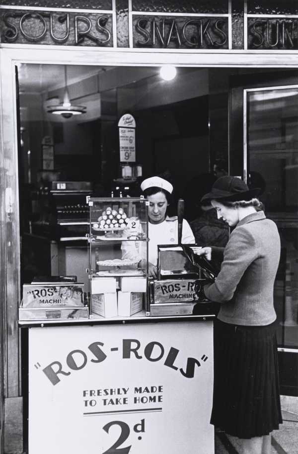 ‘Ros Rols, London‘, George Rodger, 1940, printed 1995 | Tate