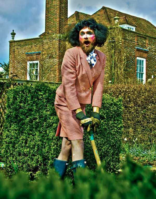 Queer confidence - A performance tour of A Bigger Splash | Tate Modern